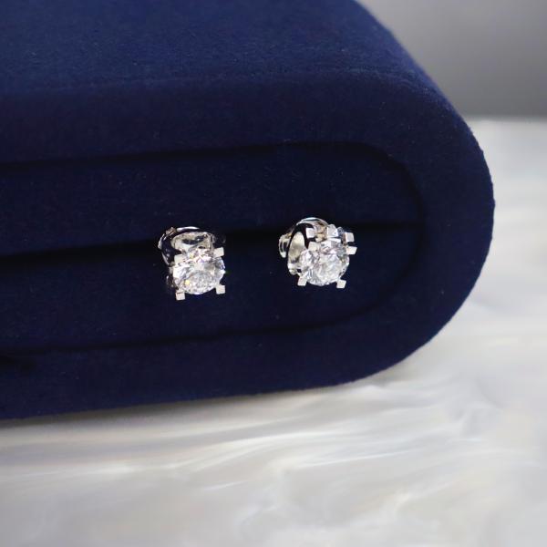 Quality Classic 1 Carat Lab Grown VVS 1 Round Cut Diamond 18K Gold Stud Earrings for sale