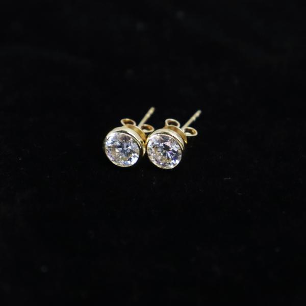 Quality Luxury 18K Gold Round Lab Grown Diamond Stud Earrings with Bezel Setting Classic Style for Wedding and Party Rhodium Plated for sale