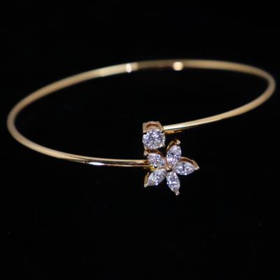 China Customized 18K Gold Flower Diamond Bracelet IGI GIA Lab Grown Diamond for Engagement or Wedding Banquet Fine Jewelry for sale
