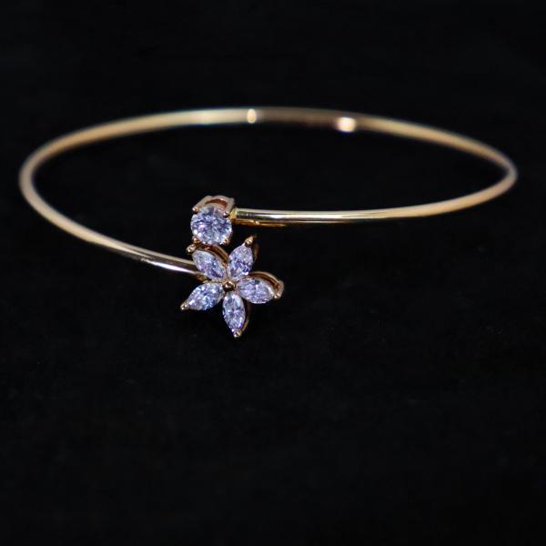 Quality Customized 18K Gold Flower Diamond Bracelet IGI GIA Lab Grown Diamond for for sale