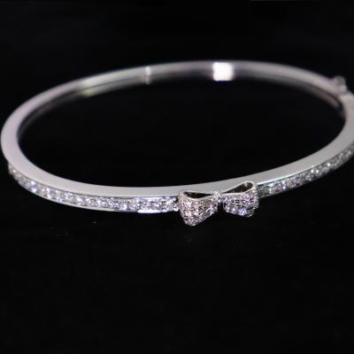 China 18K Solid Gold Classic Bracelet with Custom Bowknot VVS Diamond for Women for Wedding or Party Fashion Lab Grown Jewelry Gift for sale