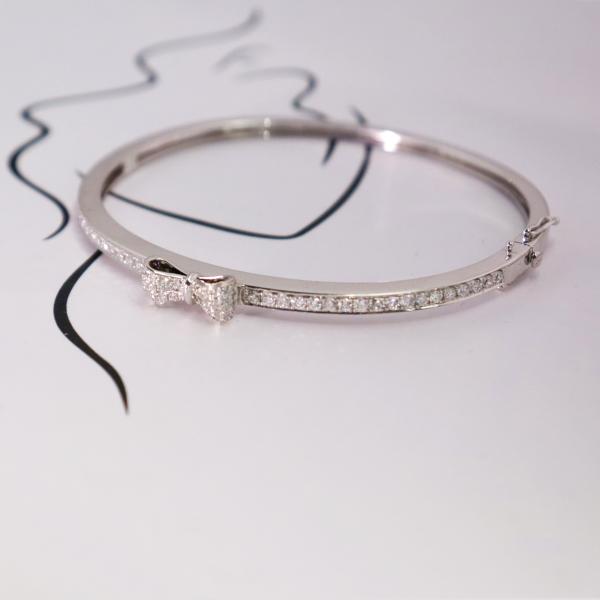 Quality 18K Solid Gold Classic Bracelet with Custom Bowknot VVS Diamond for Women for for sale