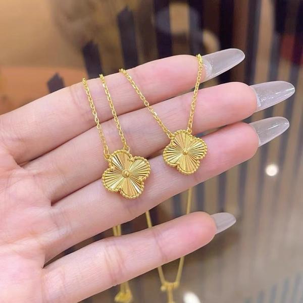Quality Women's Classic Romantic IGI Certified 10K 14K 18K Gold Necklace with Brilliant for sale