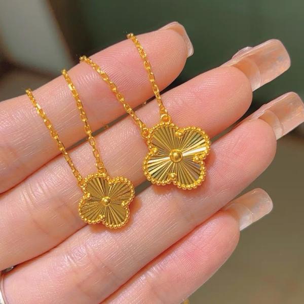 Quality Women's Classic Romantic IGI Certified 10K 14K 18K Gold Necklace with Brilliant for sale