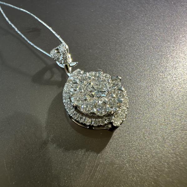 Quality Handmade 18K Gold Luxury Pendant Dainty Diamond Cluster Fashion Jewelry for for sale