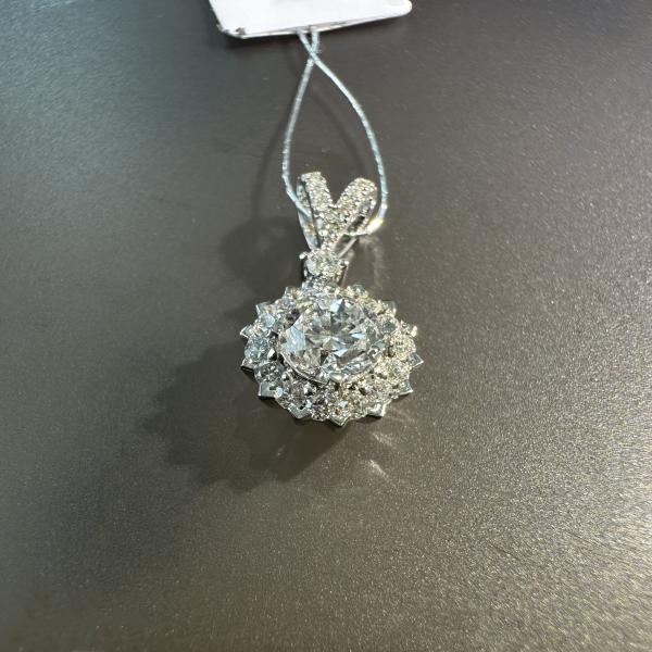 Quality Handmade Luxury 18K Gold Diamond Pendant Necklace New Style Fashion Jewelry for for sale