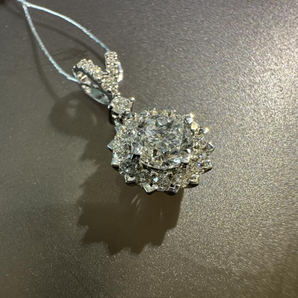 Quality Handmade Luxury 18K Gold Diamond Pendant Necklace New Style Fashion Jewelry for for sale