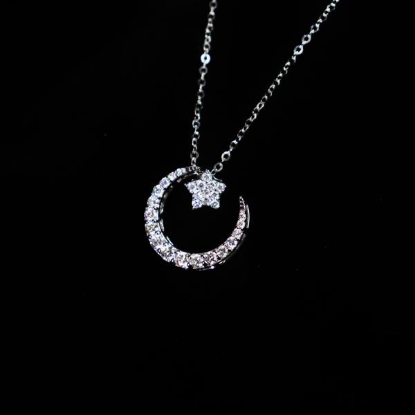 Quality Romantic 18K Gold Crescent Moon Star Lab-Grown Diamond Necklace Wholesale for for sale