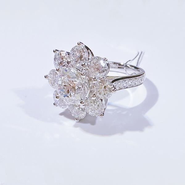 Quality 18K Gold Customized Fine Jewelry IGI GIA Lab Grown Diamond Flower Ring for Women for sale