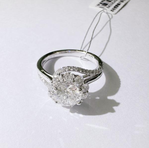 Quality Fortune Flower Customized 18K Gold Diamond Ring Engagement Wedding Banquet Women for sale