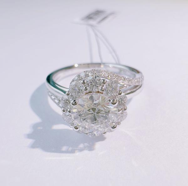Quality Fortune Flower Customized 18K Gold Diamond Ring Engagement Wedding Banquet Women for sale