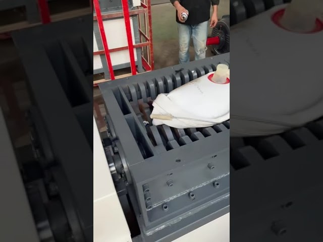 Trituratore di bottiglie di plastica