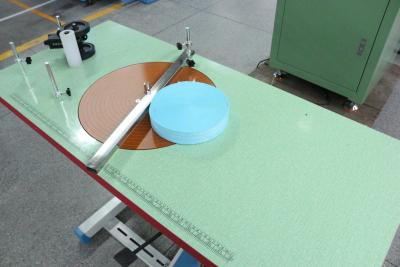 China Elastische tape oprol machine Gemakkelijk te bedienen plastic verpakkingstape machine voor kledingriem Te koop