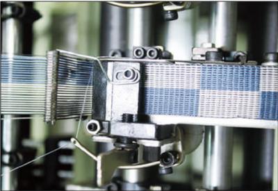 China Máquina de tecelagem de fita elástica de alta velocidade sem ônibus. Tear profissional para cintos elásticos, alças têxteis e fitas elásticas. à venda