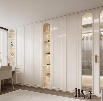 China Roupas brancas francesas modernas de luxo armários com mesa de vestidos armários de madeira personalizados de quarto com espelho for sale