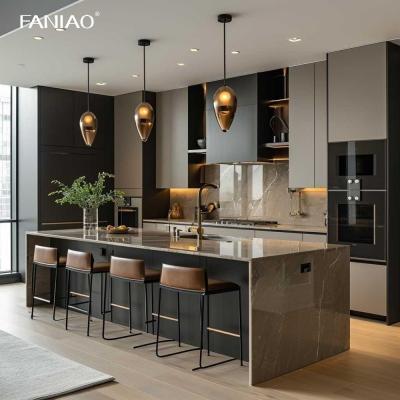 China Armários de cozinha de design moderno e brilhante com laca cinza com ilha for sale