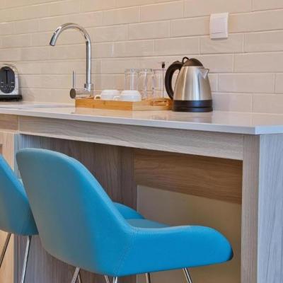 Cina Hotel Mini Armadio Cucina Set Moderno In Legno Disegno Personalizzato Arredamento Cucina Appartamento Utilizzo in vendita