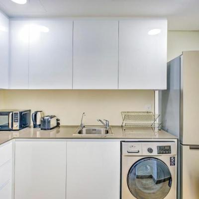 Cina Moderna finitura in melamina Mini Armadio Cucina Isola Armadio Cucina Bianca Per Hotel in vendita