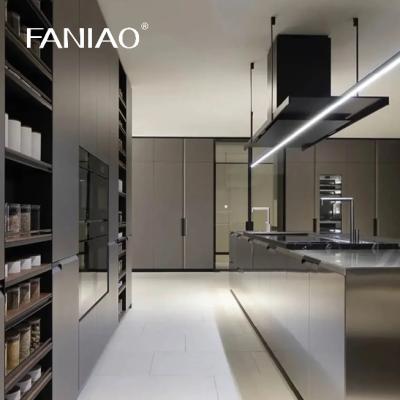 Cina Arredamento di cucina in acciaio inossidabile intelligente Arredamento interno Arredamento di cucina in alluminio metallico personalizzato per il Medio Oriente in vendita