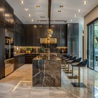 China Custom Solid Wood Kitchen Cabinets Modern Luxury Set with Soft Close 18mm Plywood for sale