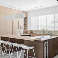 China Solid Wood Kitchen Cabinet Set with Melamine Base 18mm Particle Board Soft Close Hinges for sale