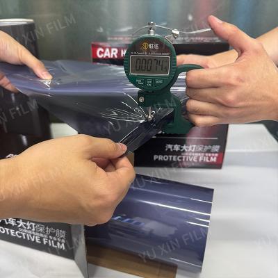 Cina OEM TPU grigio chiaro film proiettore auto luminoso lucido rimovibile per la protezione in vendita