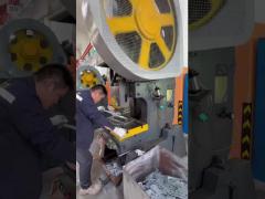 Solución de gestión de cables de acero flexible de aluminio y aluminio perforado 100 mm de lateral