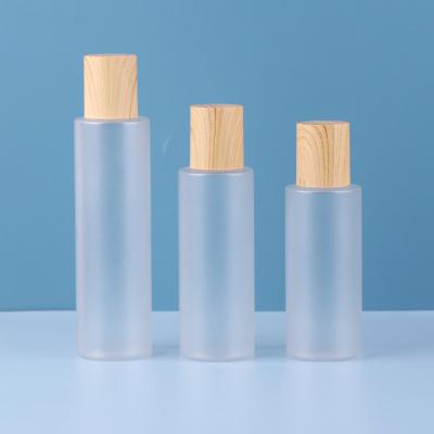 Cina Bottiglie di pompa senza aria Eco Golden di lusso Capacità 150 ml Per cosmetici in vendita
