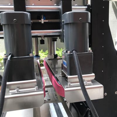 China Capsulador tampando Machine da máquina da garrafa automática completa para as tampas plásticas do parafuso à venda