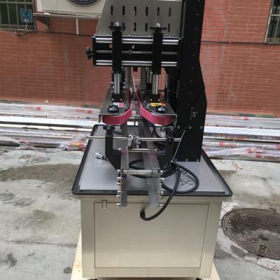 China Capsulador tampando Machine da máquina da garrafa automática completa para as tampas plásticas do parafuso à venda