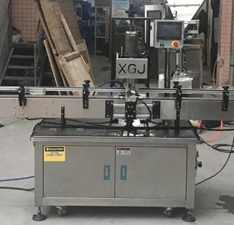 Cina Torsione automatica della fabbrica cosmetica fuori dalla tappatrice d'avvitamento del coperchio della bottiglia dello sciampo della fabbrica della macchina del cappuccio in vendita