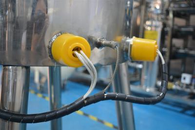 China Máquina da fabricação do rímel do verniz para as unhas, bálsamo de bordo do batom de 20L 50L que mistura fazendo a máquina do misturador à venda