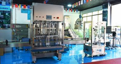 Cina sciampo automatico Juice Machine delle teste del detersivo di lavanderia della macchina di rifornimento 316L doppio in vendita