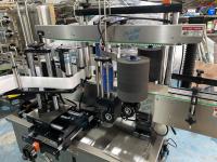 China Rotary Double Sides Labeling Machine 36 Labels Per Min for Flat Glass Lotion Bottles for sale