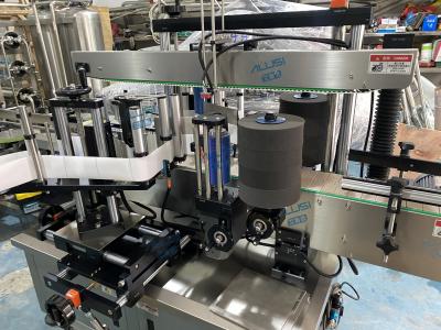 Cina Il doppio adesivo rotatorio parteggia etichettatrice per la bottiglia di vetro piano della lozione in vendita
