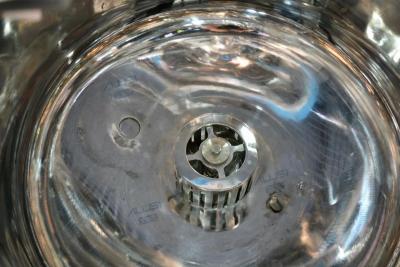 Cina Lozione inferiore d'emulsione del corpo dell'omogeneizzatore del sistema di vuoto dell'impastatrice di SUS316L che fa pianta in vendita