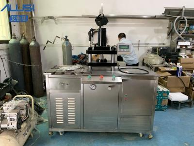 Cina l'ombretto automatico dei semi delle attrezzature della polvere di 380V 50Hz ha premuto la pressa di stampaggio cosmetica della polvere in vendita