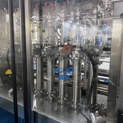 Cina Una plastica di 4 ugelli imbottiglia la macchina di rifornimento liquida automatica dello sciampo in vendita