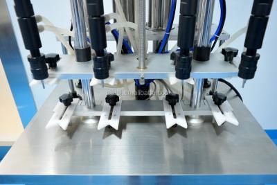 Cina 4 ugelli imbottigliano la norma liquida della macchina di rifornimento SUS304 GMP in vendita
