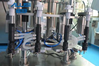 Cina 4 ugelli imbottigliano la norma liquida della macchina di rifornimento SUS304 GMP in vendita