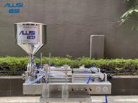 China Horizontal Two Nozzle Piston Liquid Filling Machine 30L Hopper 316L Stainless Steel for sale