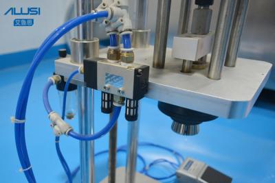 Cina Piegatore automatico della bottiglia di profumo dei semi 15mm con l'azionamento completamente pneumatico del pedale in vendita
