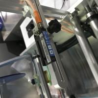 China Semi-Automatic Round Bottle Labeling Machine 1200-2400 Bottles Per Hour SGS Certified for sale