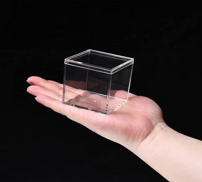China Vierkante trouw Acrylische opslag Cube Mini Candy Favor Duidelijke Acrylische doos met deksel Te koop