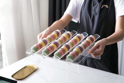 Cina Maccheroni Acrilici Display Box di stoccaggio Desserts Display Tray Cupcake Cake Stand Showcase in vendita