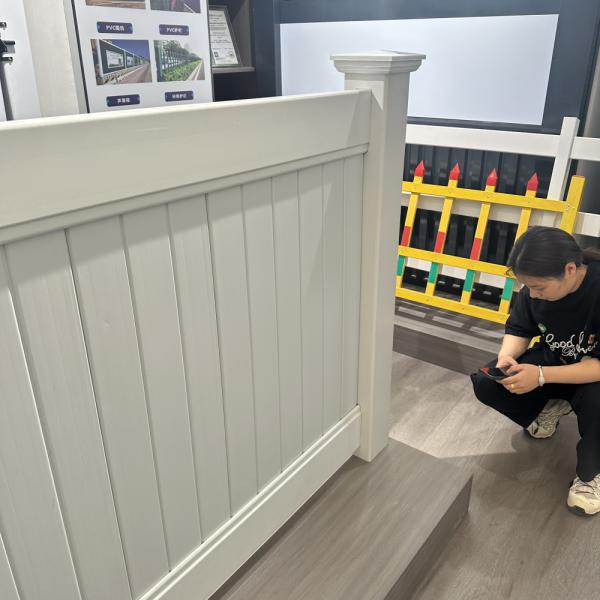 Quality Installation Friendly White Plastic Privacy Fence Durable Column 2590mm for sale