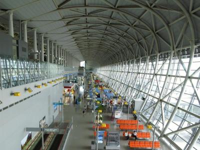 Cina Prefabbricato edificio in metallo su misura magazzino struttura in acciaio pesante hangar in vendita