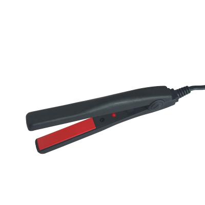 Cina 1 Ceramic Hair Straightening Iron for Straight and Long-Lasting Styles in vendita
