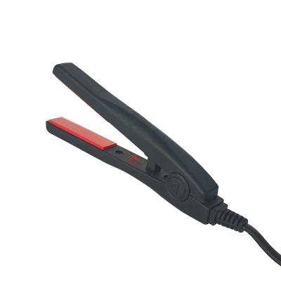 Cina 1 Ceramic Hair Straightening Iron for Straight and Long-Lasting Styles in vendita