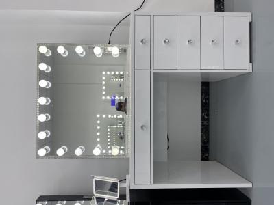 China Y Verpakking Moderne kleedkamer Met licht spiegel slaapkamer ijdelheid kleedkamer Make-up Desktop Led spiegels Set lades kleedkamers Te koop